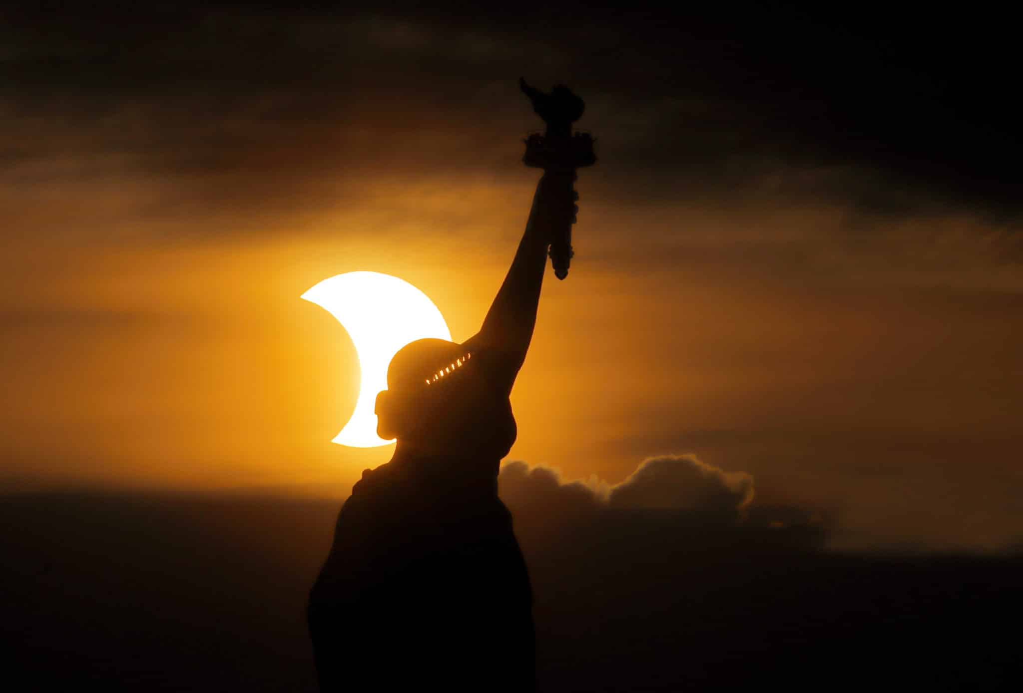 Photo Gallery: Early morning eclipse - WTMJ