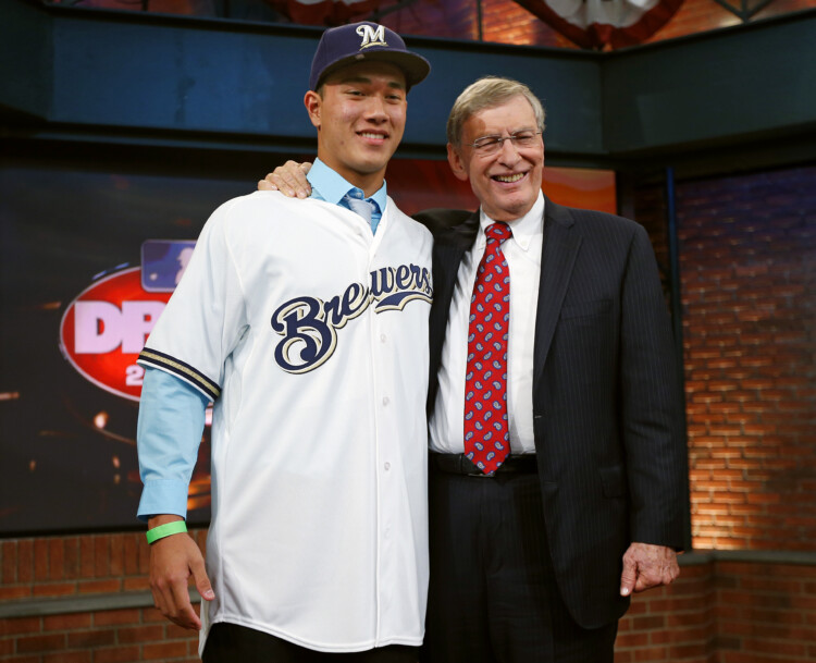 MLB commissioner emeritus Bud Selig celebrates his 90th birthday - WTMJ