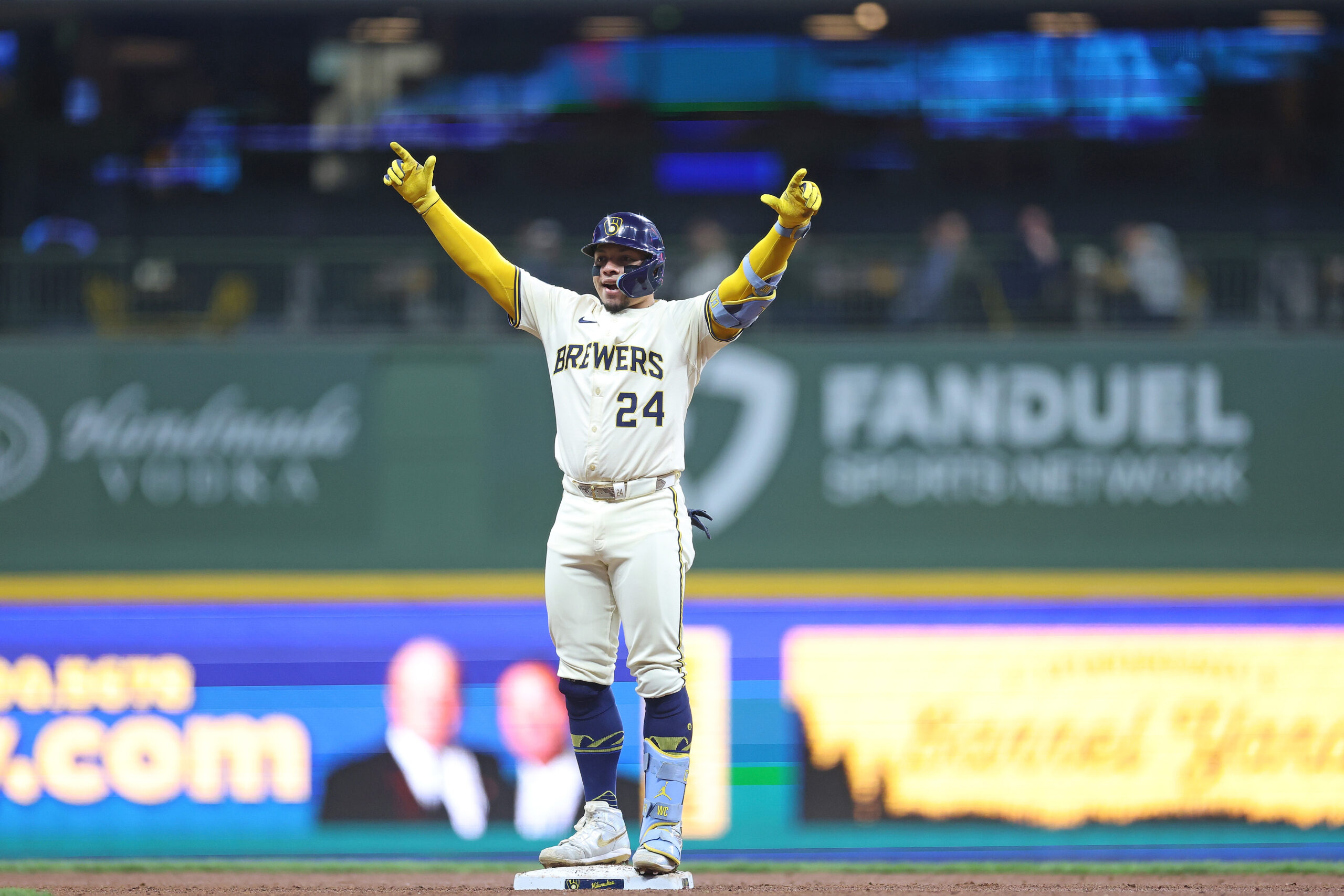 William Contreras Goes 4-for-4, Gives Brewers Lead in 8th in 5-4 Win ...