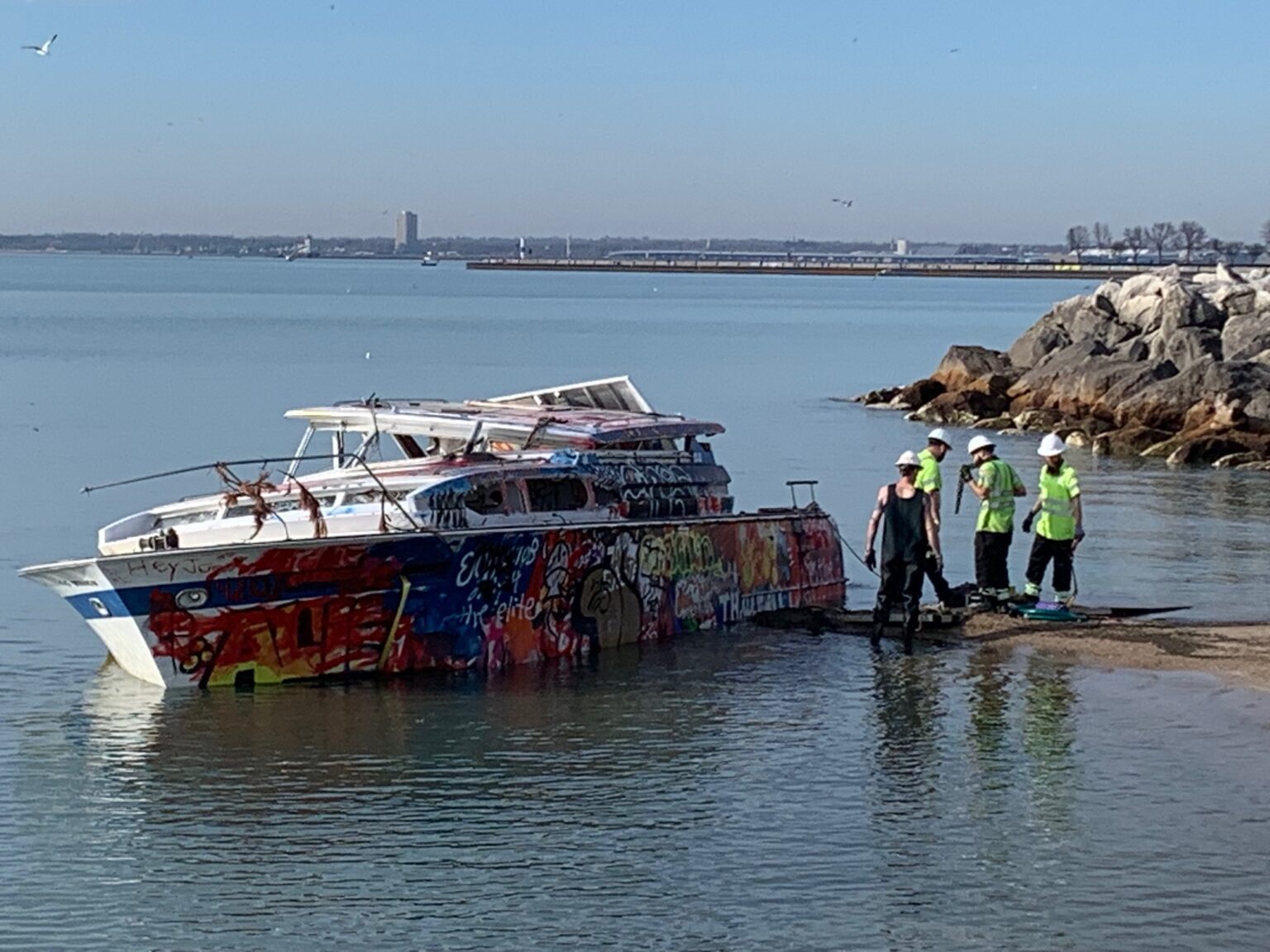 Capturing the removal of "Deep Thought" from the Milwaukee lakefront - WTMJ