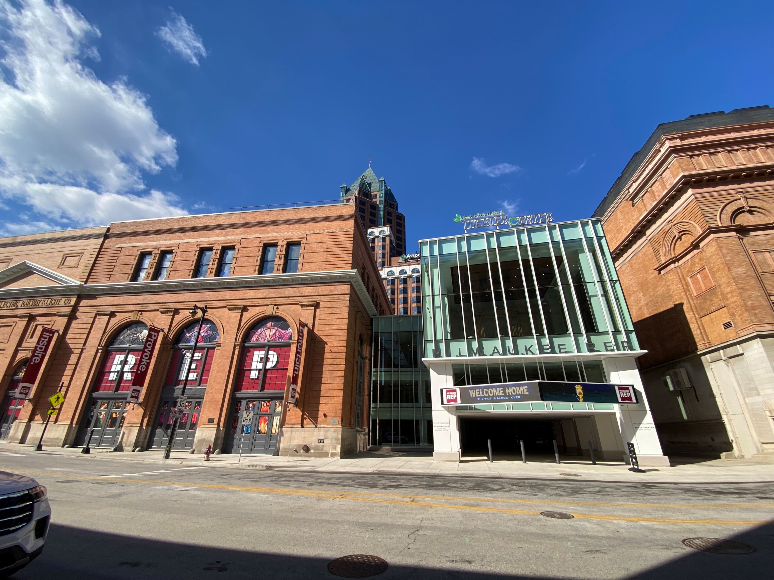 Milwaukee Rep unveils new theater - WTMJ