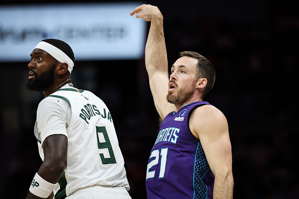 Hornets and Former Buck Pat Connaughton Handle Milwaukee 111-100 in ...