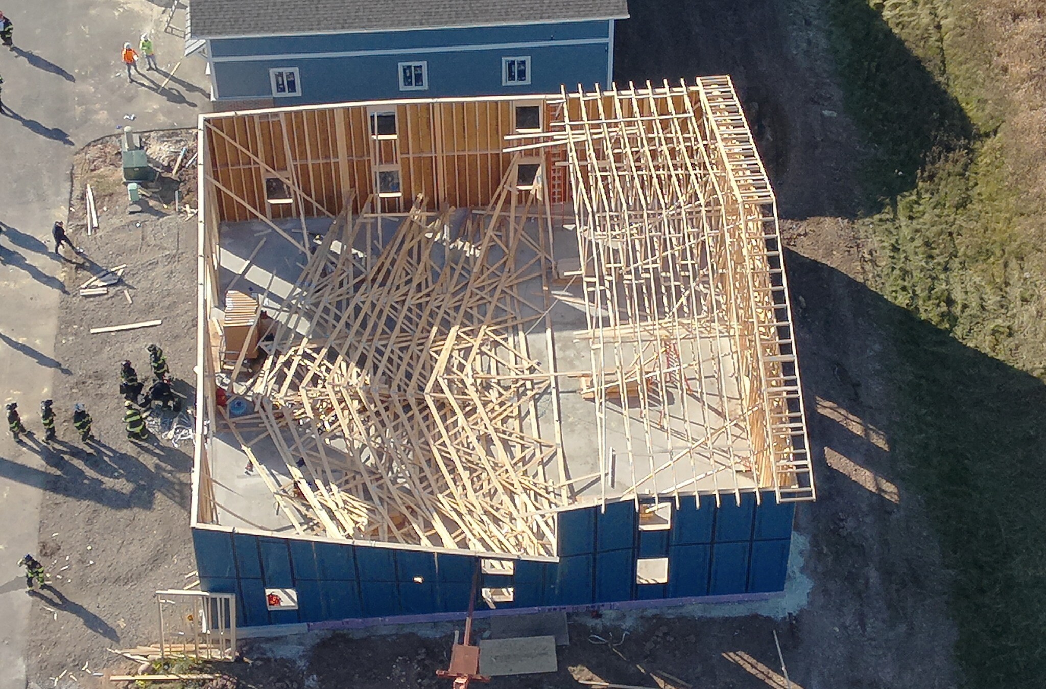 Three construction workers injured after a roof collapse in Grafton - WTMJ